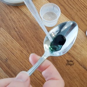 How to make perfect black icing in less than 15 minutes - Bake Angel