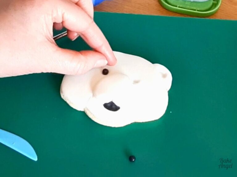 How to Make a Fondant Polar Bear Sugar Cookie - Bake Angel
